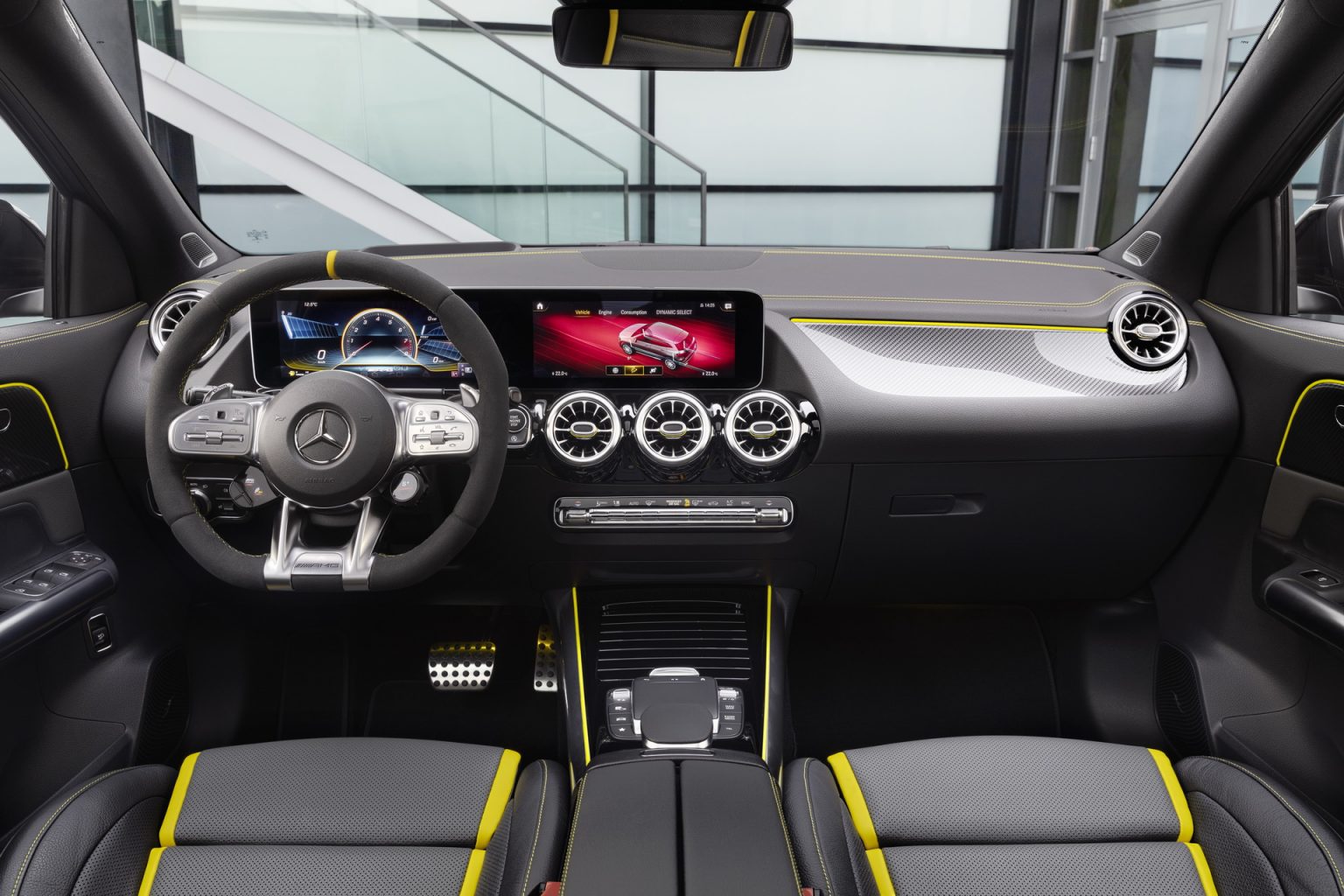 Plancia e volante nuova Mercedes AMG GLA 45 2020 - Autonext